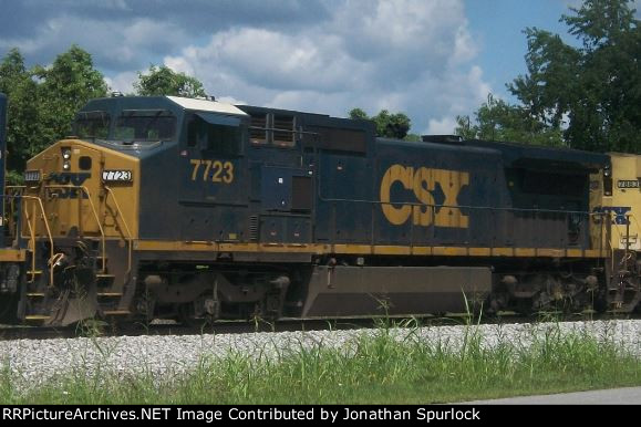 CSX 7723, front and conductor's side view